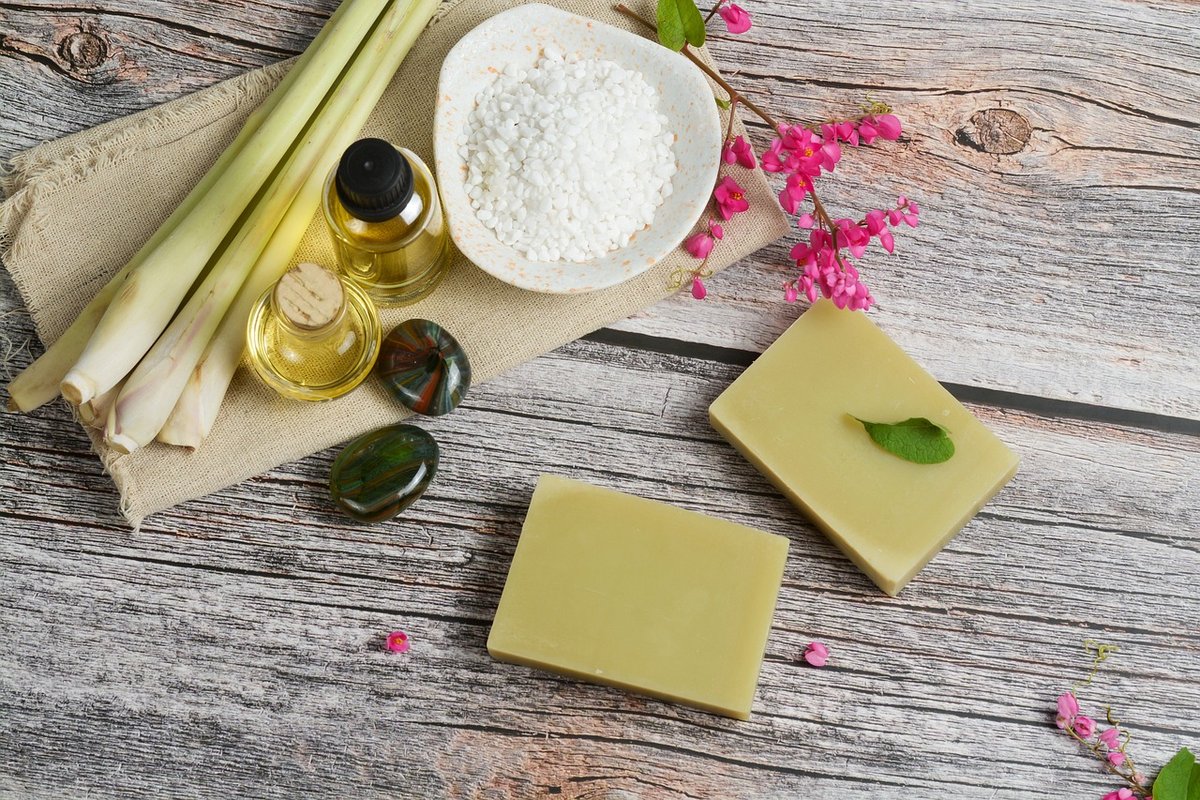 Natural Pest Control with Citronella and Lemongrass: A Comprehensive ...